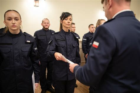 Opolska policja przywitała nowych funkcjonariuszy ZDJĘCIA