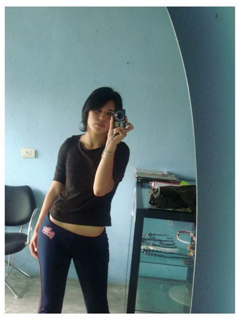 Tesão De Novinha Da Bunda Enorme Tirando Fotos Peladinha No Espelho