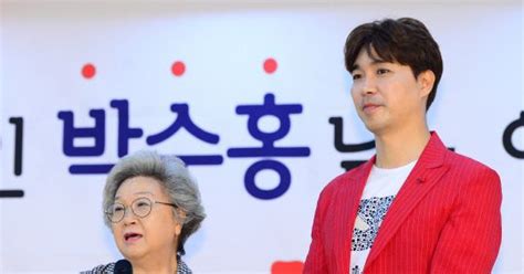 [포토] 지은숙 박수홍 모자 착한 가정 기부 천사