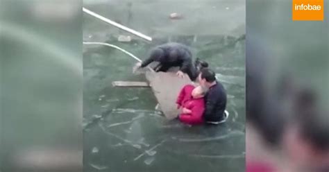 El Heroico Rescate De Una Mujer Atrapada En Un Río Congelado De China