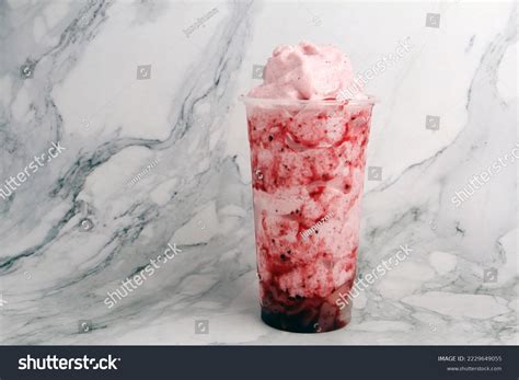 4 510 Imágenes De Frappe Fresa Imágenes Fotos Y Vectores De Stock