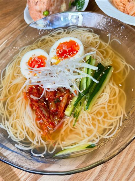 そうめんのうまい簡単アレンジお酢も効いていて食欲ない日でもサッパリ食べられるトッピングはお好みで