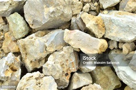 천연 석재 돌돔은 석회암 노천 광산에서 닫힙습니다 건축 자재 벽 배경 질감 산업 광산 지역 개발에 대한 스톡 사진 및 기타 이미지 Istock