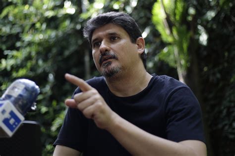 Un columnista salvadoreño de El Faro denuncia un asalto armado y señala al Gobierno Infobae