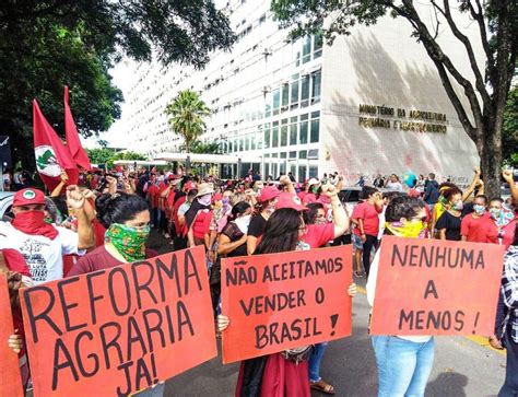 Mulheres Sem Terra Ocupam Ministério Da Agricultura Cimi