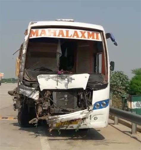 Thirty Six Injured After Bus Fall On Yamuna Expressway Amar Ujala