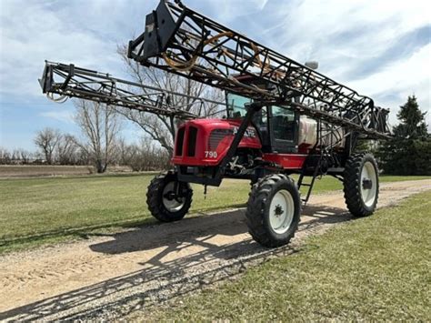 2001 Apache 790 Sp Sprayer Sn A7909022162 In North Portal