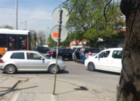 ПЪРВО В ПИК Катастрофа блокира трамваите по бул Константин Величков СНИМКИ Информационна