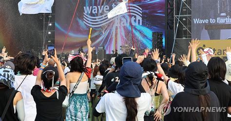 폭염 날려버리는 록 공연 열기 연합뉴스