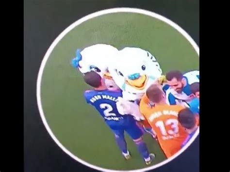 Nemaiîntâlnit Fotbalist Trimis în Fața Judecătorilor După Ce Ar Fi