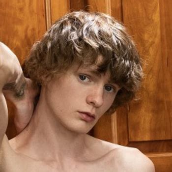 Spikey Dee Bio Read About Her Profile At FreeOnes