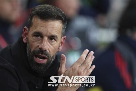 오피셜 반 니스텔루이 이사회와 면담 후 Psv 감독직 사임