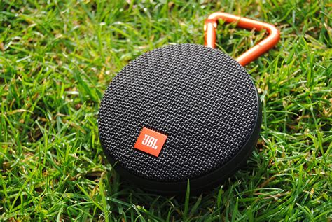Recenze JBL Clip 2: Malý reproduktor nejenom na tábor – Letem světem Applem
