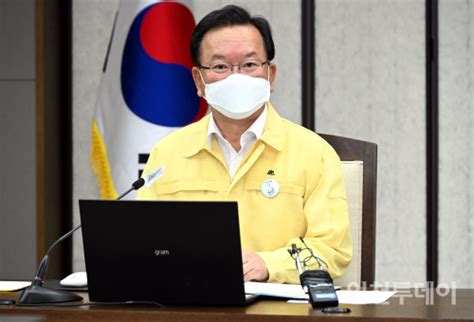 소상공인 방역지원금‘ 14조 추경안 국무회의 통과