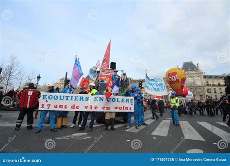 Protesters At The Place De Republique During The Greve Du 17 Decembre