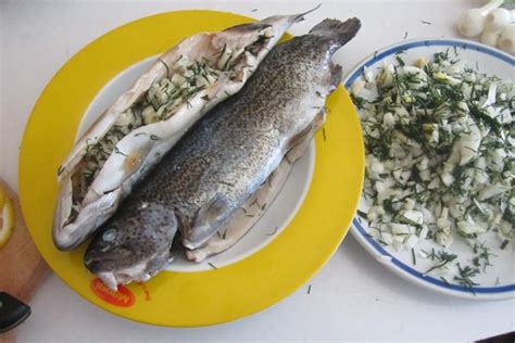 Пълнена пъстърва на скара