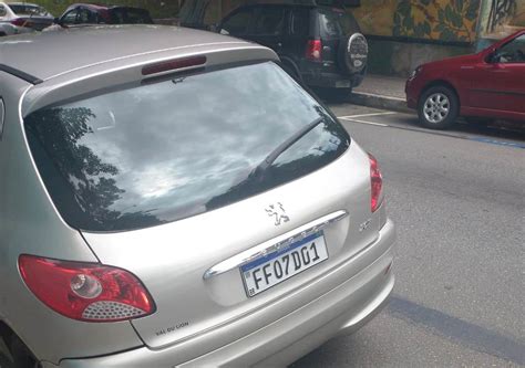 Casal é Flagrado Furtando Carro No Aterrado Em Volta Redonda Informa