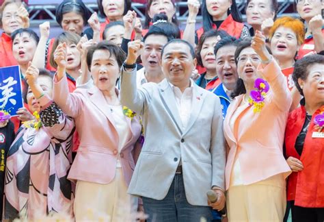 政見接連被民進黨拿香跟拜！侯友宜質疑：過去7年怎麼都沒想到？ 政治快訊 要聞 Nownews今日新聞