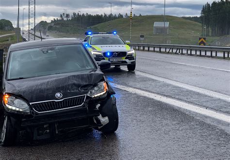 Bilulykke, E18 | Trafikkulykke på E18: Bil med tre personer har snurret ...