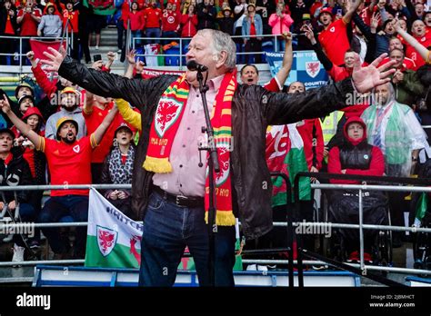 Cardiff Wales 05 June 2022 Dafydd Iwan Performs Yma O Hyd Prior To