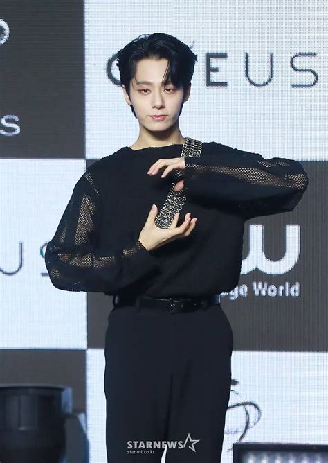 원어스 환웅 시크한 눈빛[★포토]