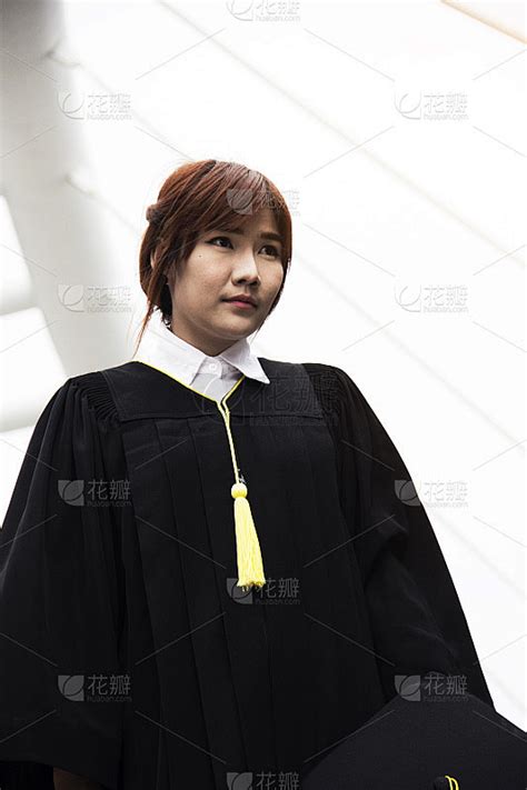 漂亮的女生毕业后都很快乐。