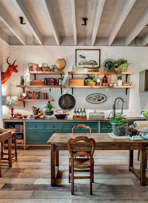 CASA TRÈS CHIC PRATELEIRAS NA COZINHA