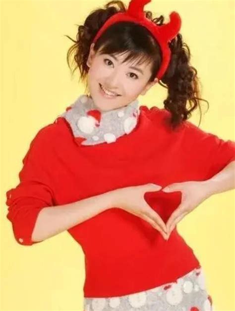 “月亮姐姐”王淏：39岁高龄生子，被丈夫宠成宝