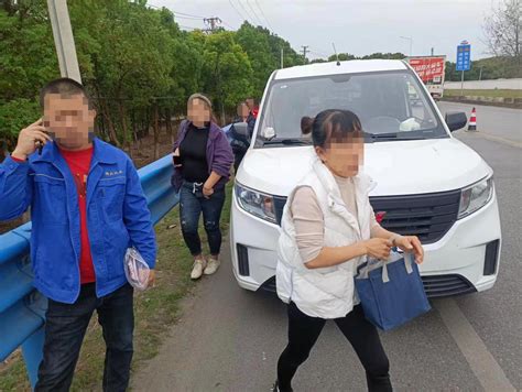 面包车超员危害大，务工不能“误”安全！澎湃号·政务澎湃新闻 The Paper
