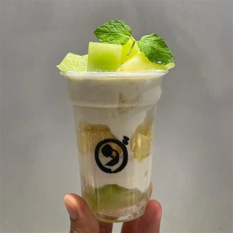 ダカフェイオンモール豊川 こんにちは🥸 今期からぼっちパルフェ始めました！！ ダカフェ豊川店では かなりの人気商品になります🥰 2種類ご