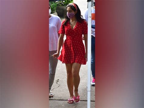 Atrangi Re Actress Sara Ali Khan In A Pink Ethnic Suit And Red Western