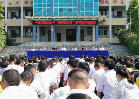 思南县许家坝镇开展“禁毒宣传进校园”宣讲活动师生