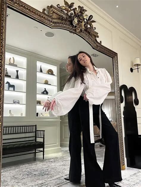8 Gaya Outfit Nong Poy Transgender Cantik Dengan Fashion Effortless