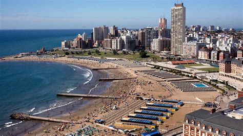 Verano 2025 cuánto cuestan las carpas y sombrillas en Mar del Plata