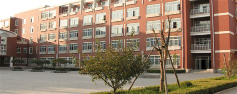 校园环境 清华大学附属中学