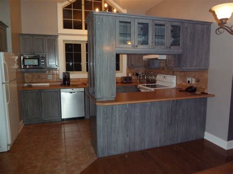 Armoire de cuisine en mélamine avec faux fini de bois ExprimArt