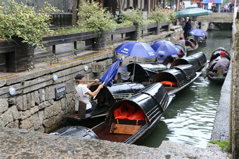 2025绍兴乌篷船观光玩乐攻略在绍兴坐乌篷船，应该算是一【去哪儿攻略】