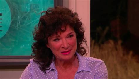 Doodsoorzaak Van Actrice Linda Van Dyck 75 Bekendgemaakt
