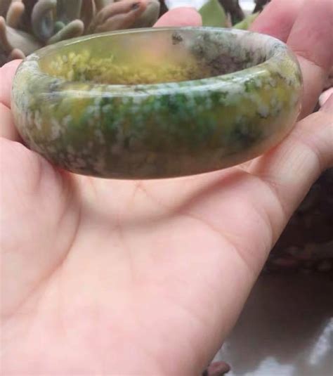 雨潼館 櫻花瑪瑙 硬度：7 晶系：三方晶系潛晶質 別稱和諧之石