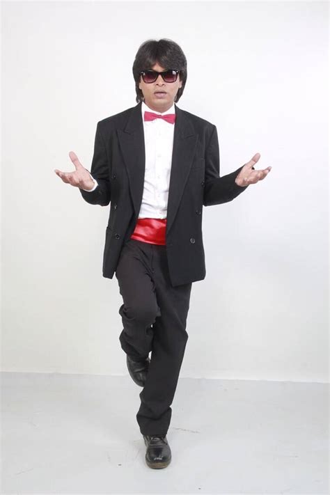 Shah Rukh Khans Time Away From Movies Brings Lookalike Raju Rahikwars Life To A Standstill