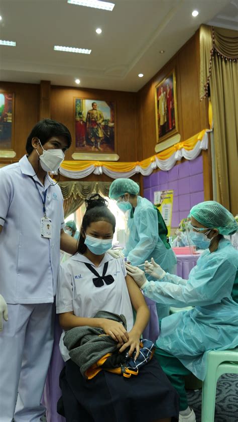 ฉ โรงเรียนมัธยมวัดศรีจันทร์ประดิษฐ์ ในพระบรมราชานุเคราะห์