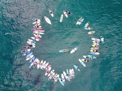 להאיר את עומר המשט המשולש להעלאת מודעות ההתמכרות בקרב בני נוער