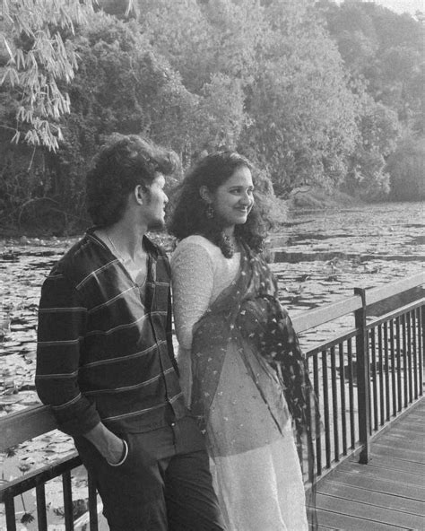புகை போல படாமல் பாட்டு நகர்வேனாடி 💫