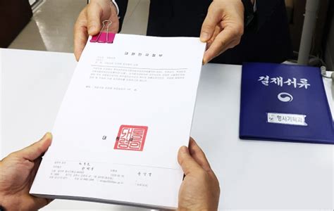李 체포동의안 표결 눈앞민주당의 딜레마
