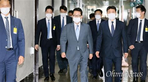 박지원 국가정보원장이 20일 오후 서울 여의도 국회에서 오마이포토