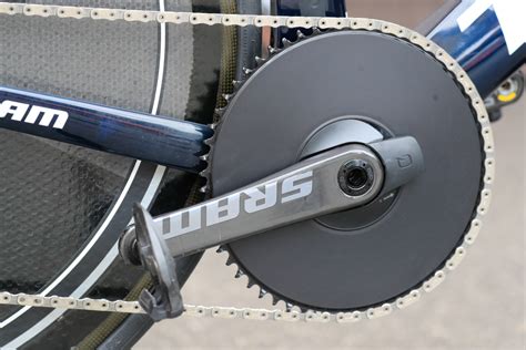 フロントシングルでタイムトライアルを戦う。空気抵抗削減にも一役買うセッティングだ Cyclowired