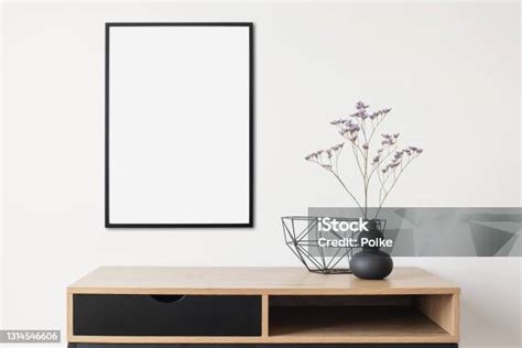 벽에 공백 그림 프레임 인테리어 디자인의 아트워크 모형 0명에 대한 스톡 사진 및 기타 이미지 0명 가구 가정 생활