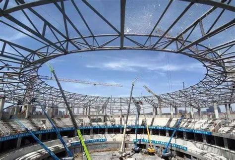 Long Span Cantilevered Truss Structures