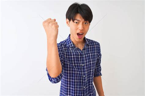 年轻的男子穿着休闲的蓝色衬衫高清图片下载 正版图片504148482 摄图网