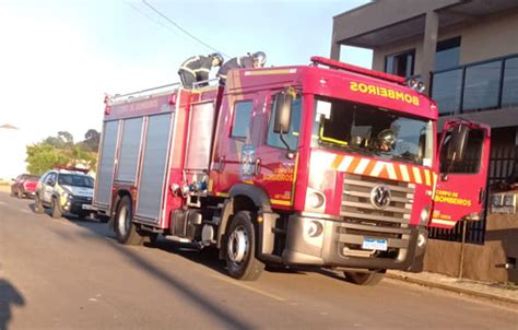 Homem morre carbonizado durante incêndio em residência Banda B